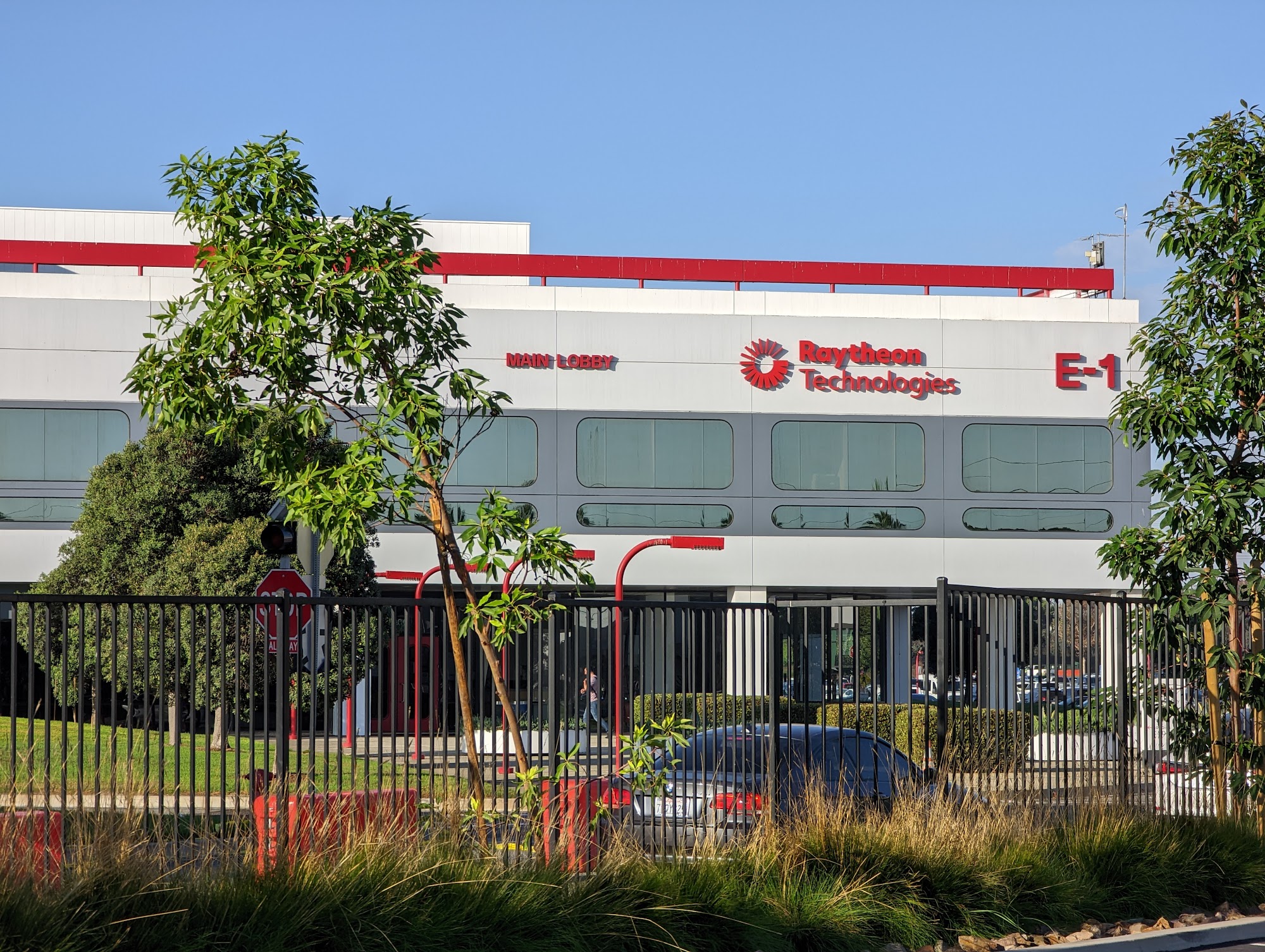 RAYTHEON SPACE AND AIRBORNE SYSTEMS - El Segundo CA - Hours, Directions ...