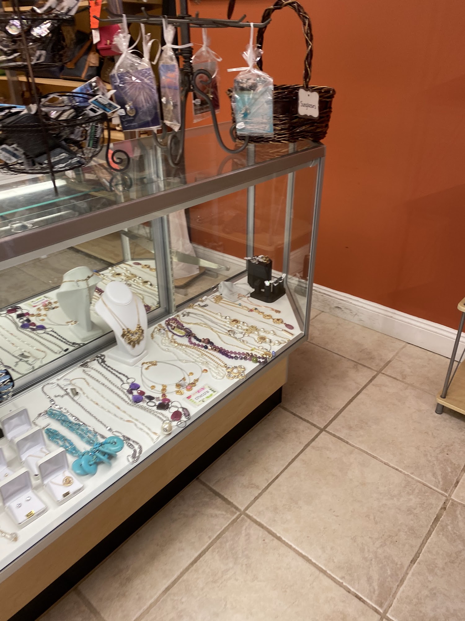 UPTOWN CONSIGNMENT - South Windsor CT - Hours, Directions, Reviews ...