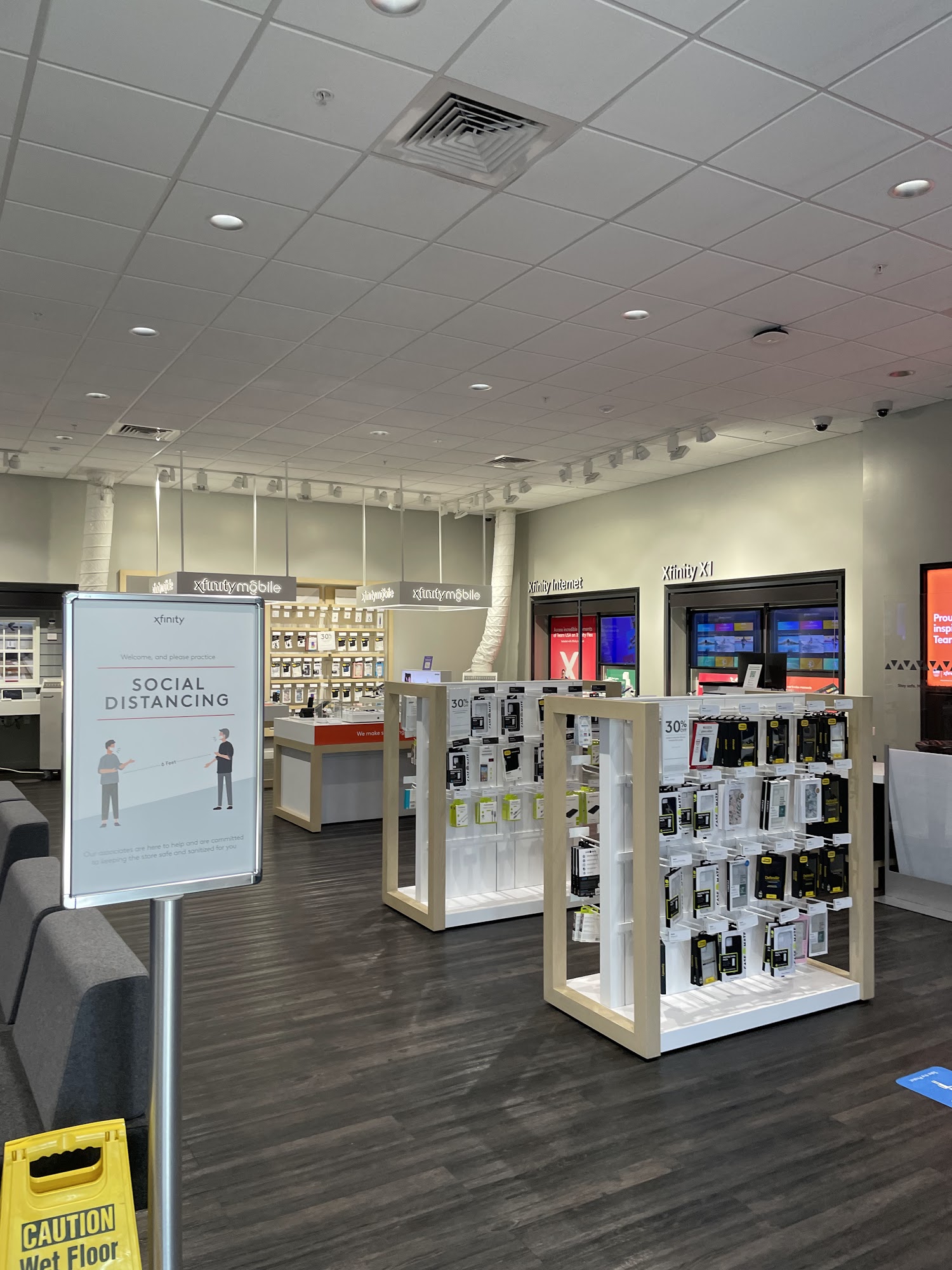 XFINITY STORE BY COMCAST - 23181 Village Shops Way Suite 107, Estero FL ...