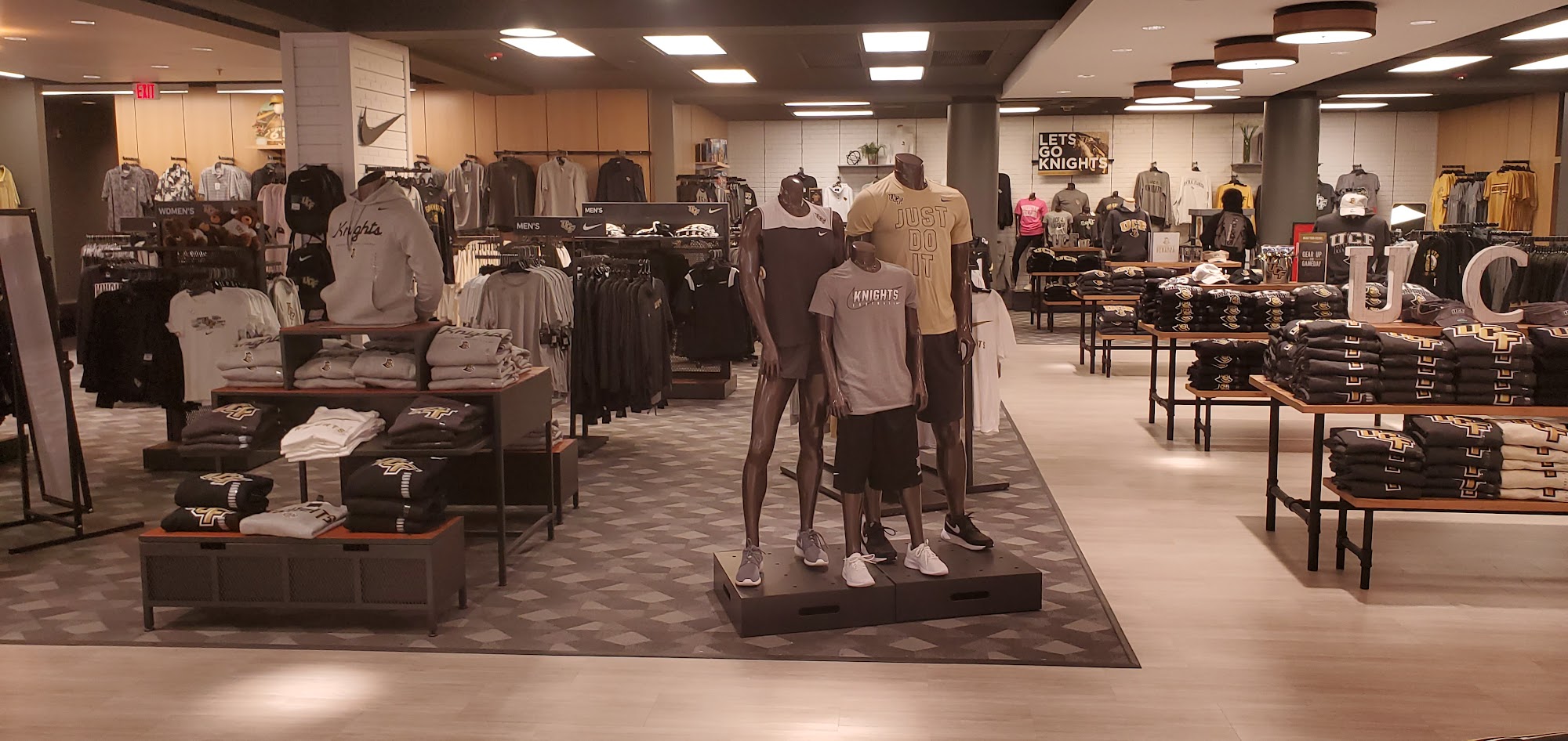 UCF CAMPUS STORE & FOXTAIL CAFE - Orlando FL - Hours, Directions ...