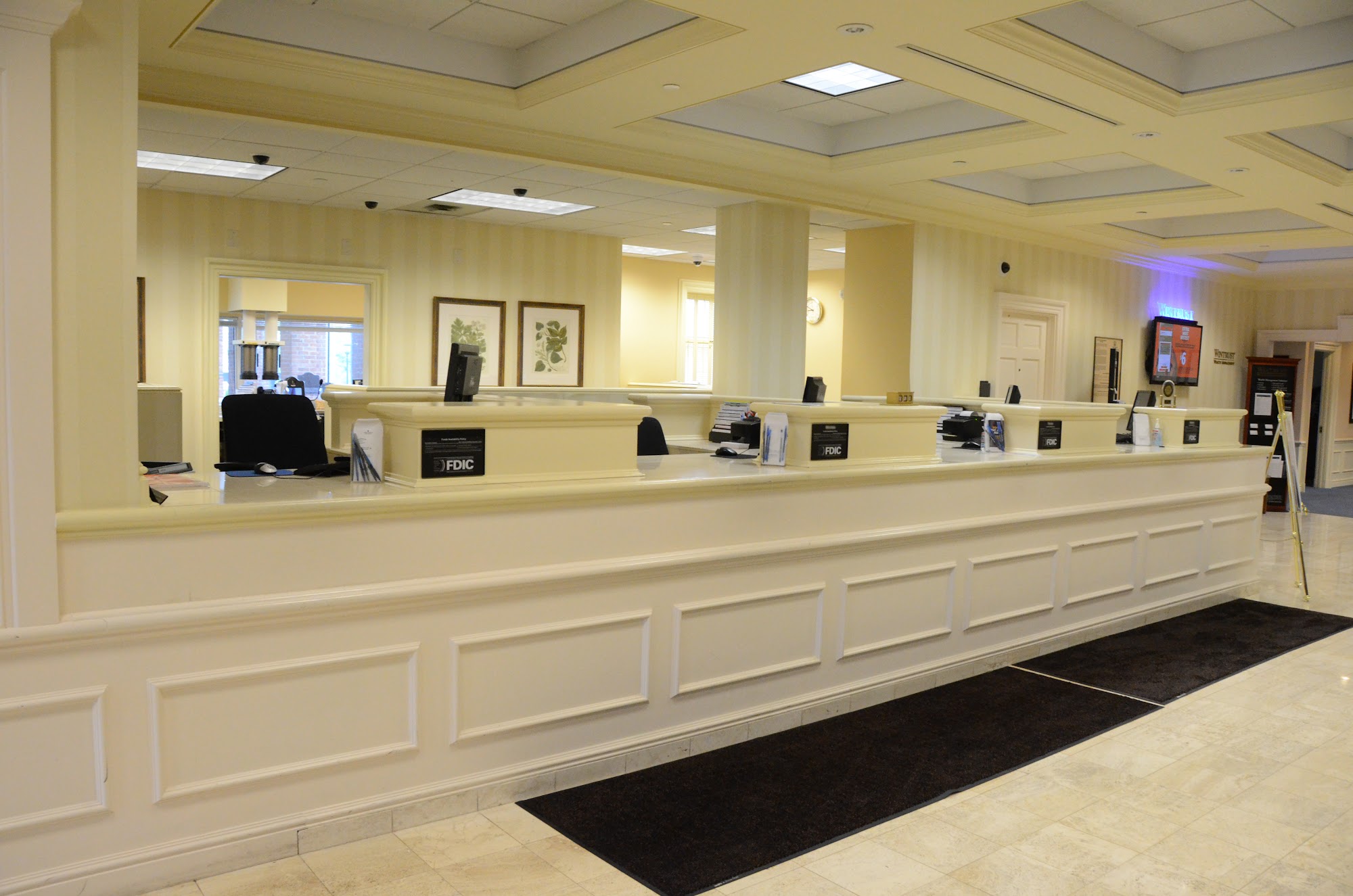 LAKE FOREST BANK & TRUST - Lake Forest IL - Hours, Directions, Reviews ...