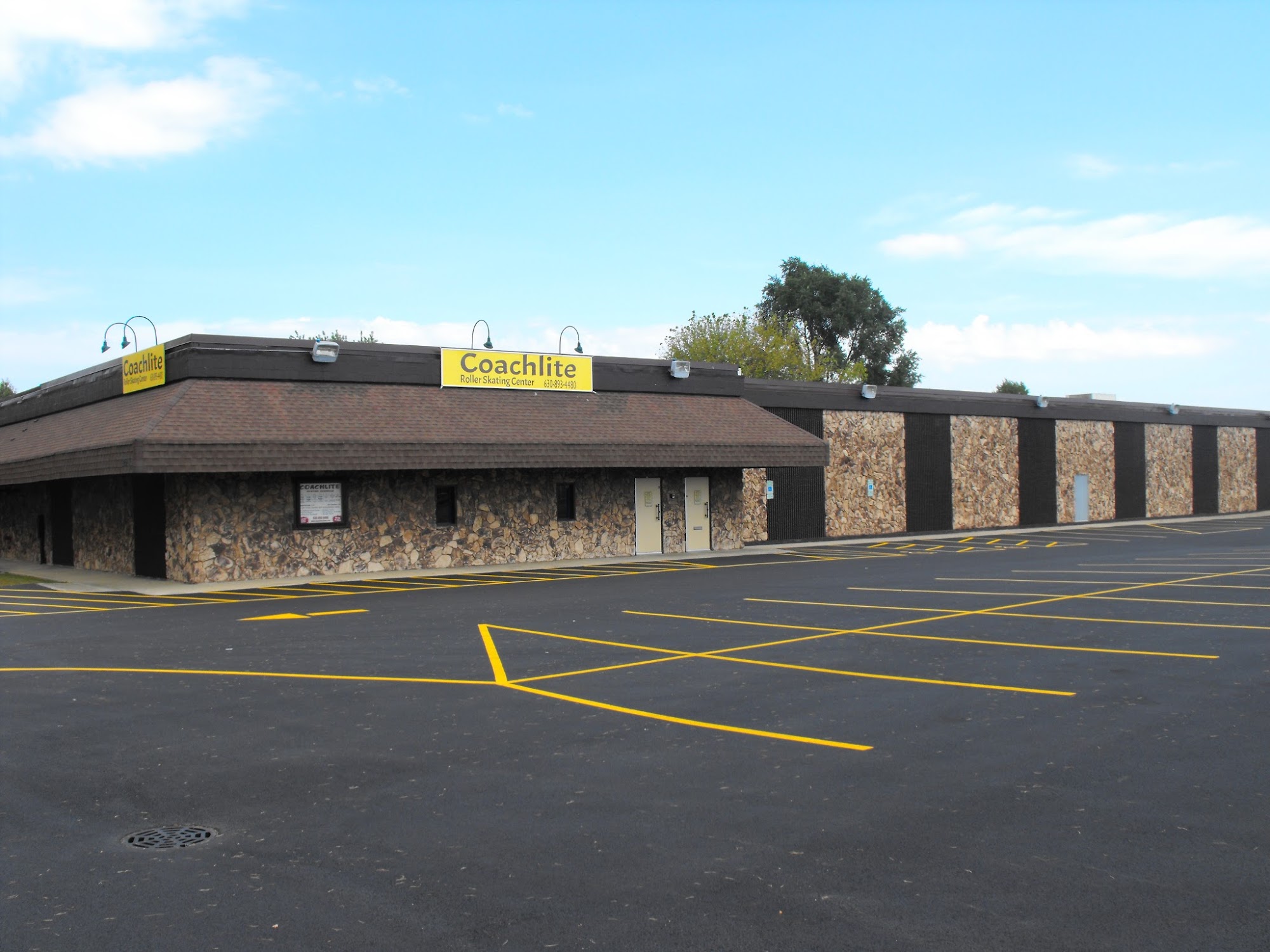COACHLITE SKATE CENTER - Roselle IL - Hours, Directions, Reviews ...