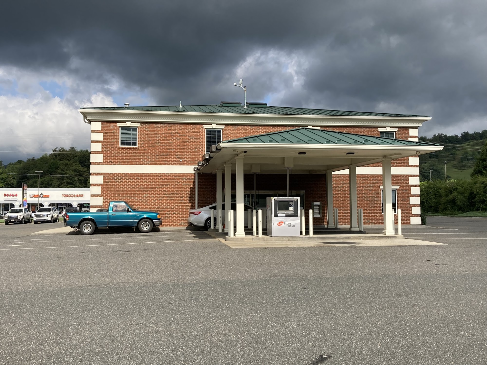 LIFESTORE BANK - West Jefferson NC - Hours, Directions, Reviews ...