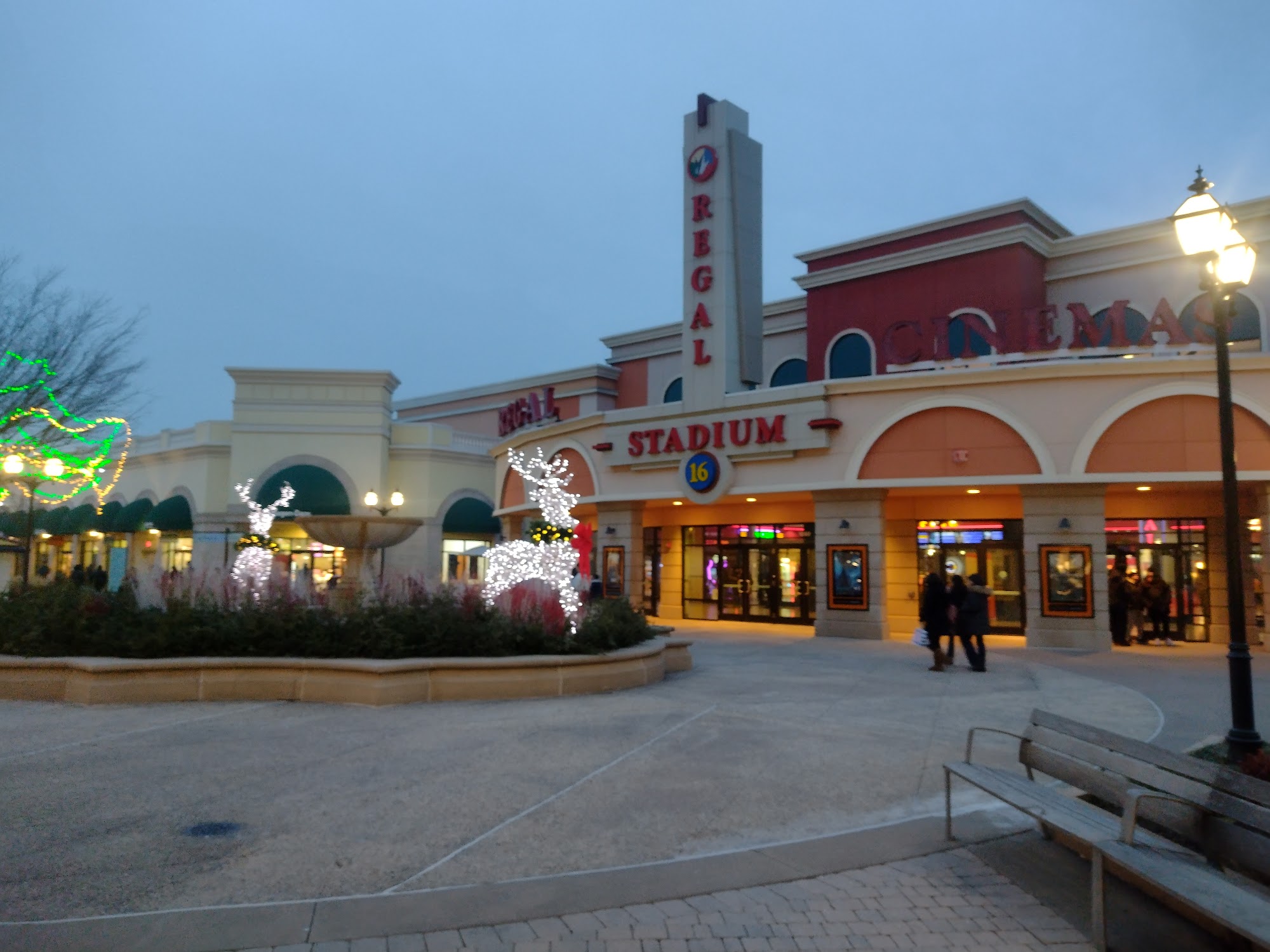 TANGER OUTLETS DEER PARK - Deer Park NY - Hours, Directions, Reviews ...