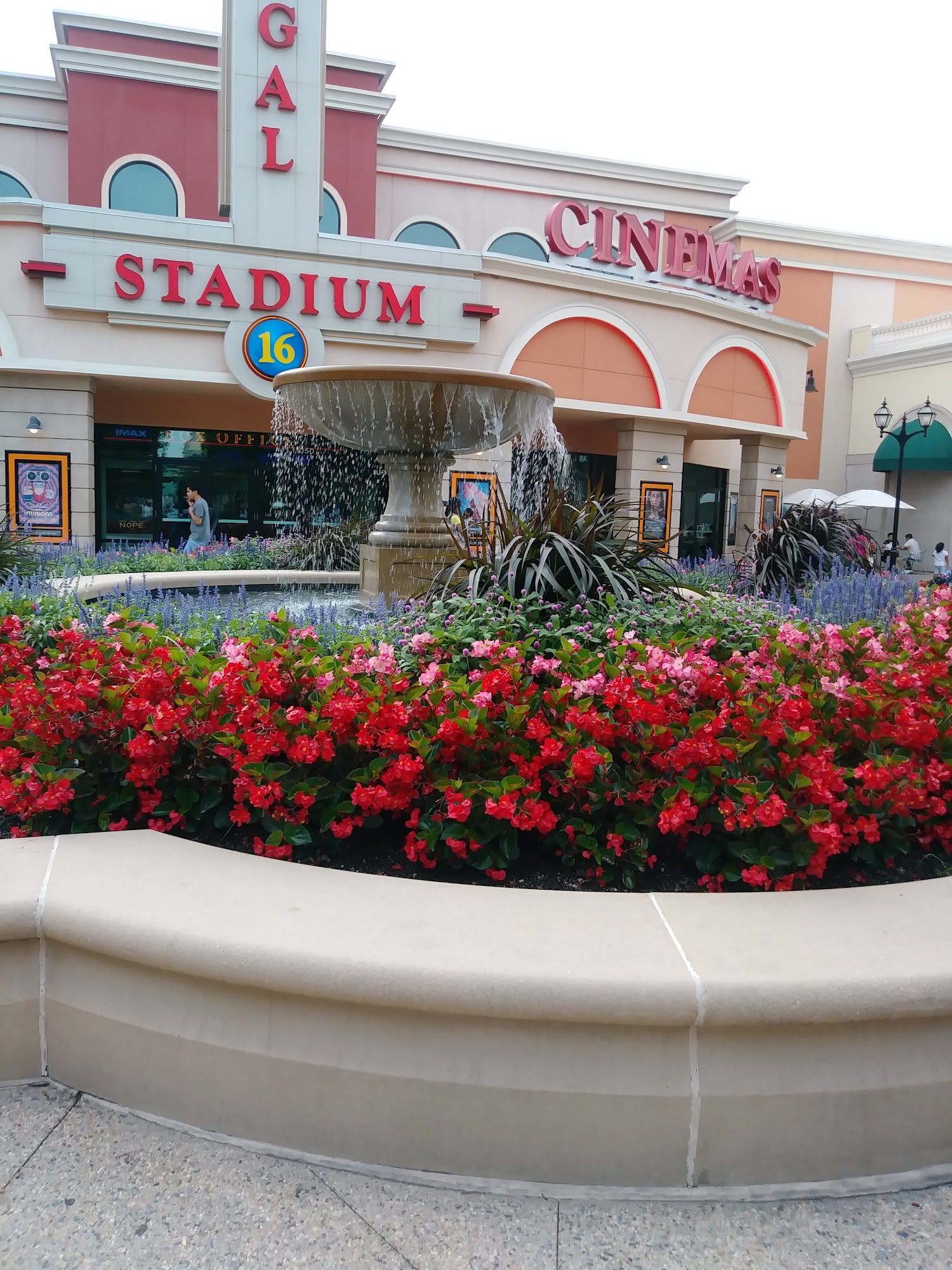 TANGER OUTLETS DEER PARK - Deer Park NY - Hours, Directions, Reviews ...