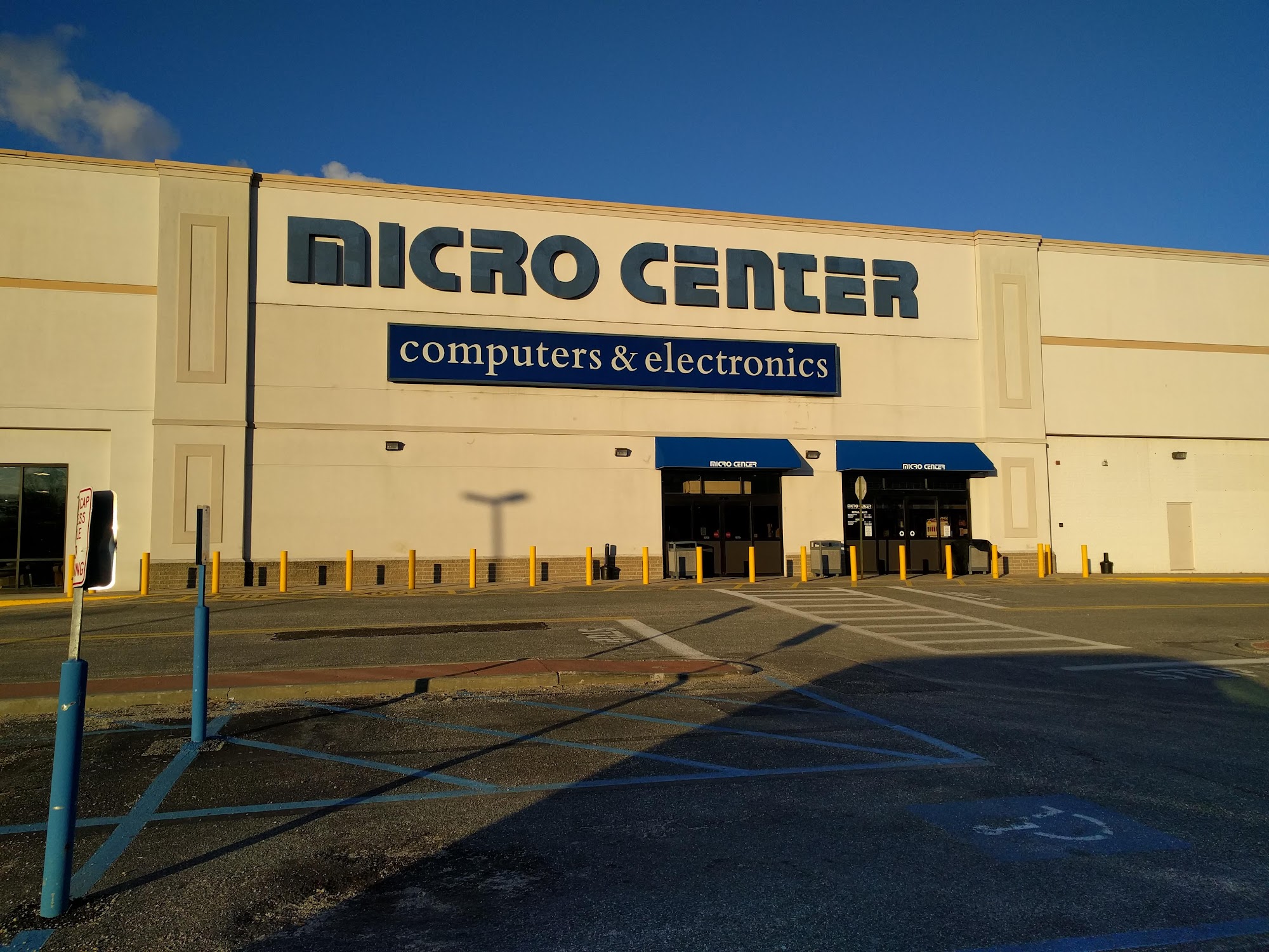MICRO CENTER - Westbury NY - Hours, Directions, Reviews - Loc8NearMe