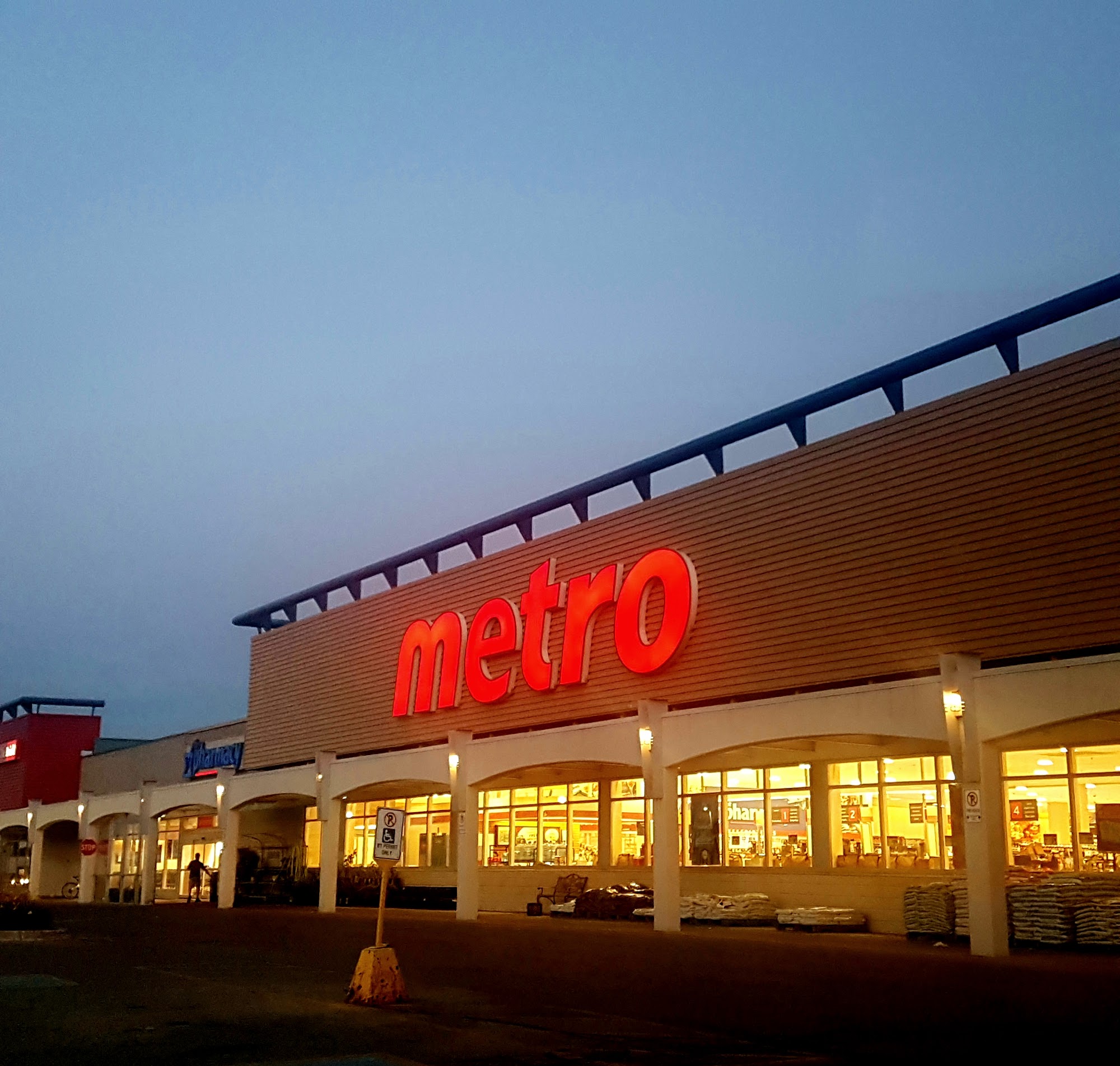 METRO - Sarnia ON - Hours, Directions, Reviews - Loc8NearMe