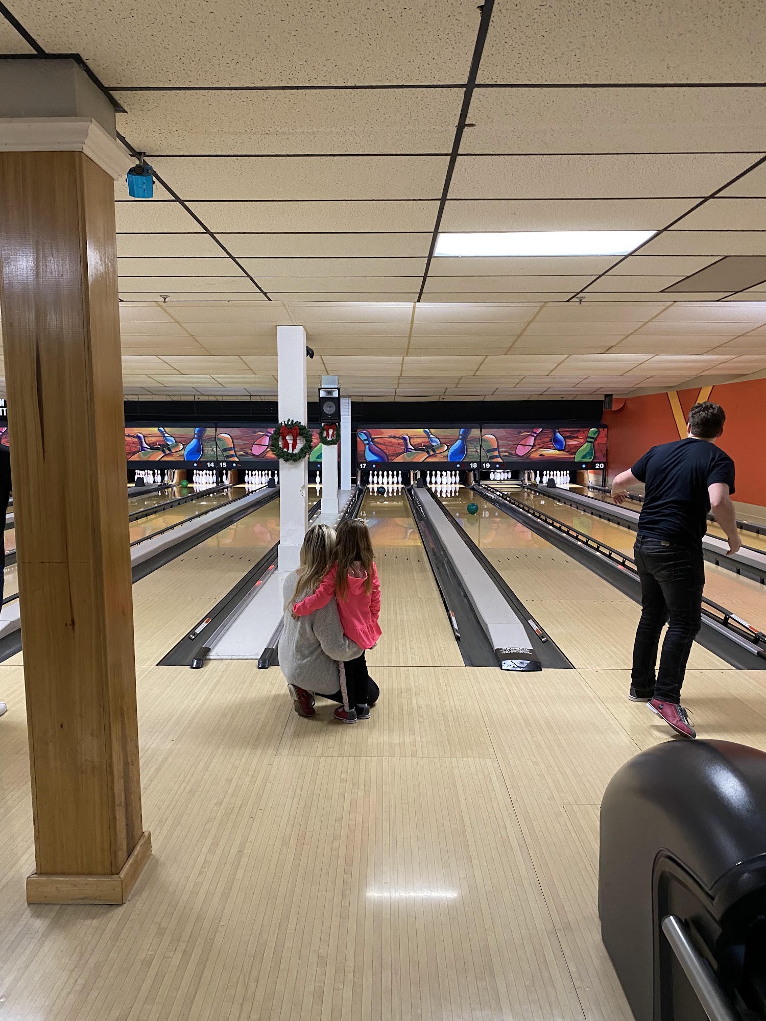 PINES PLAZA LANES - Pittsburgh PA - Hours, Directions, Reviews - Loc8NearMe
