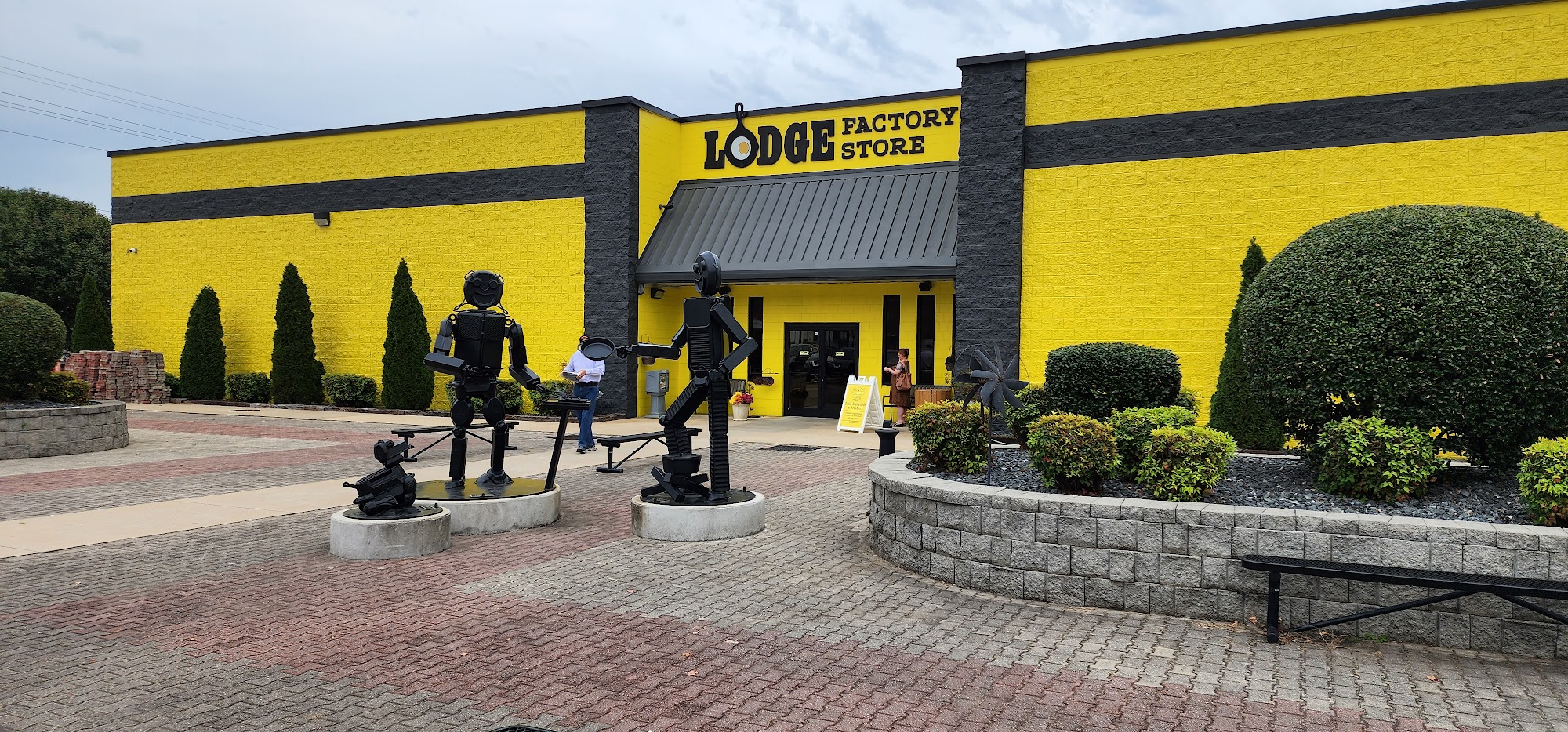 LODGE FACTORY STORE - South Pittsburg TN - Hours, Directions, Reviews ...