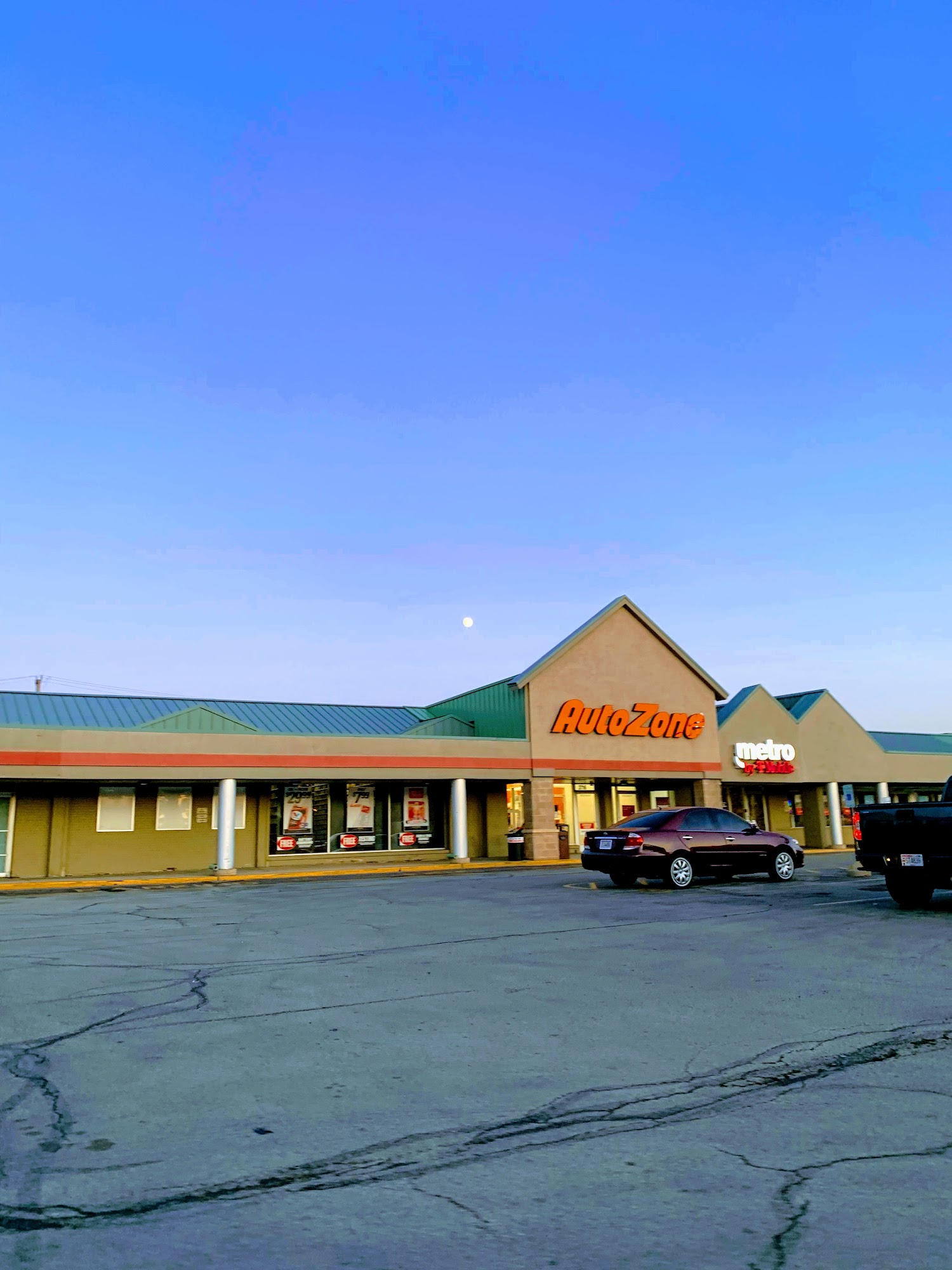 AUTOZONE AUTO PARTS - 3716 S 27th St, Milwaukee WI - Hours, Directions ...