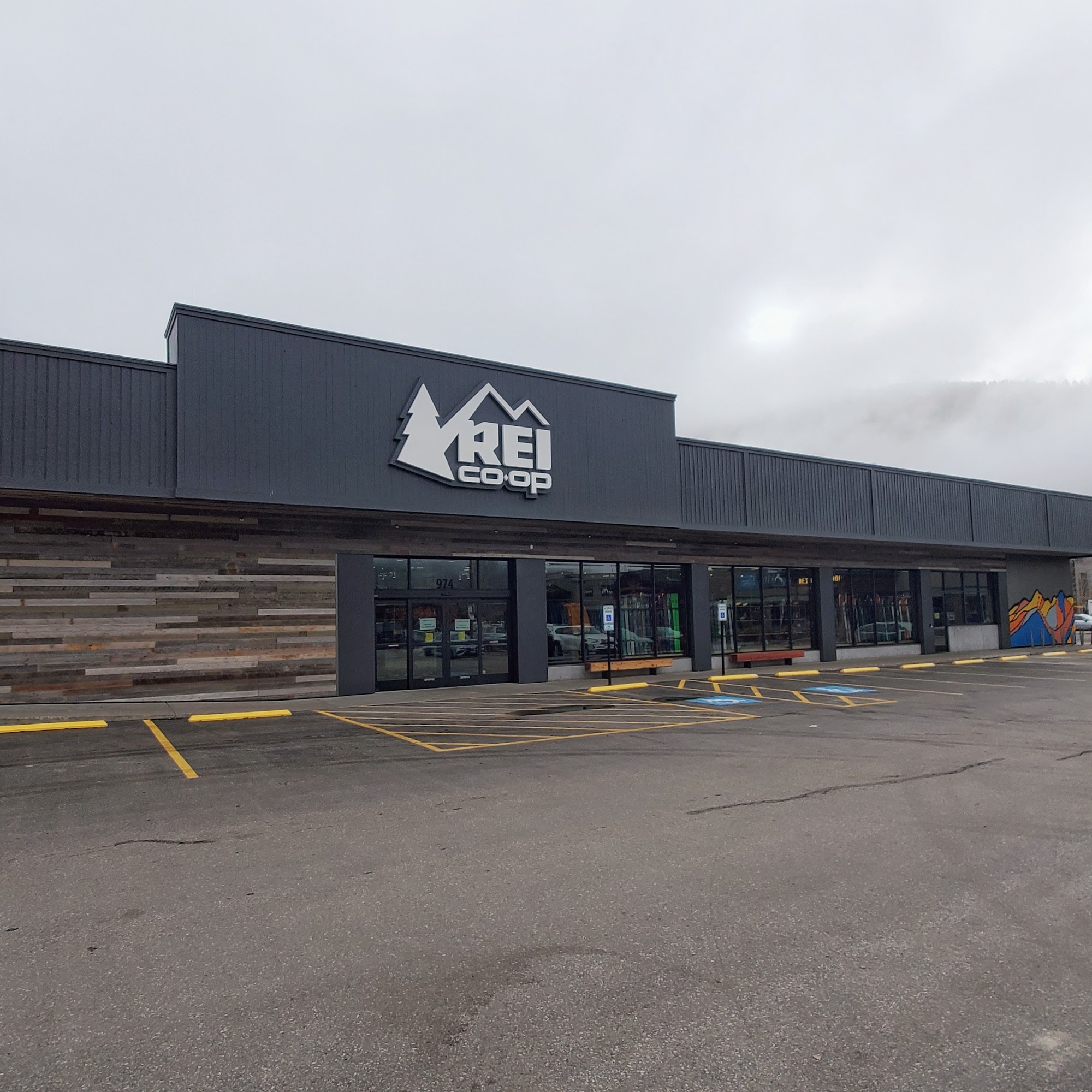 REI - 974 W Broadway, Jackson WY - Hours, Directions, Reviews - Loc8NearMe